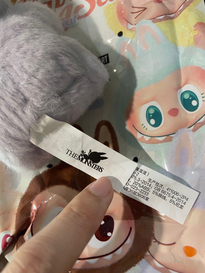 Original PopMart - Labubu Zizi (Have a Seat), Barang Mewah, Aksesoris ...