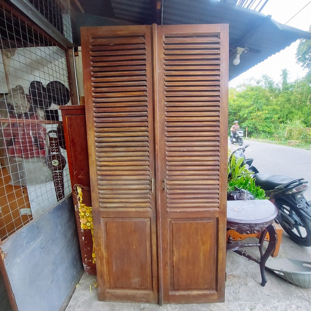 Sepasang Pintu Krepyak Jalusi Kayu Jati Lawas Solid untuk Sirkulasi ...