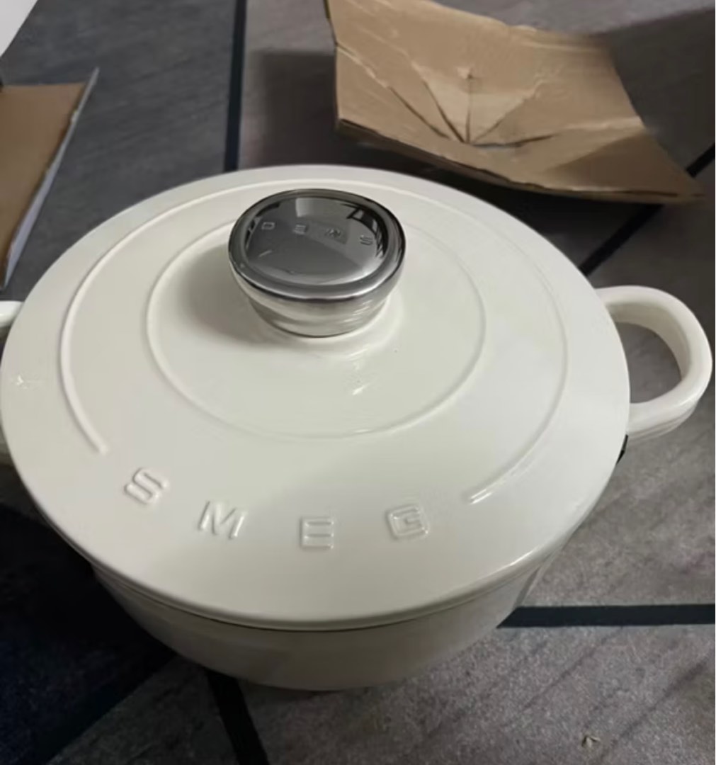 Smeg cast iron white, Furniture & Home Living, Kitchenware & Tableware ...