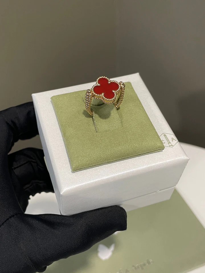 Van Cleef & Arpels Reversible Ring Guilloche, Carnelian, Women's ...