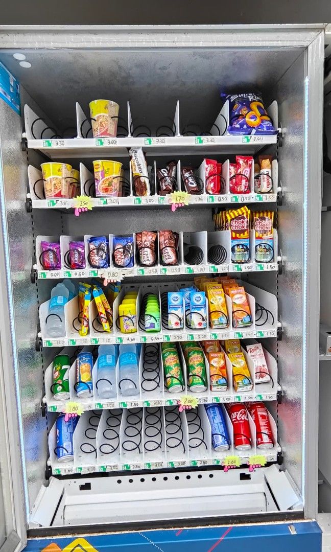 Vending machine ready to use !!!, Everything Else, Others on Carousell