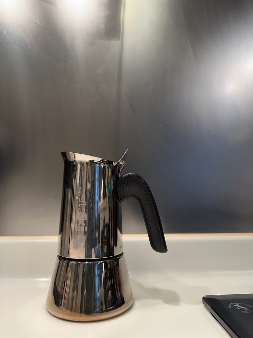 Bialetti Moka Pot INOX 18/10, 家庭電器, 廚房電器, 咖啡機及咖啡壺 - Carousell