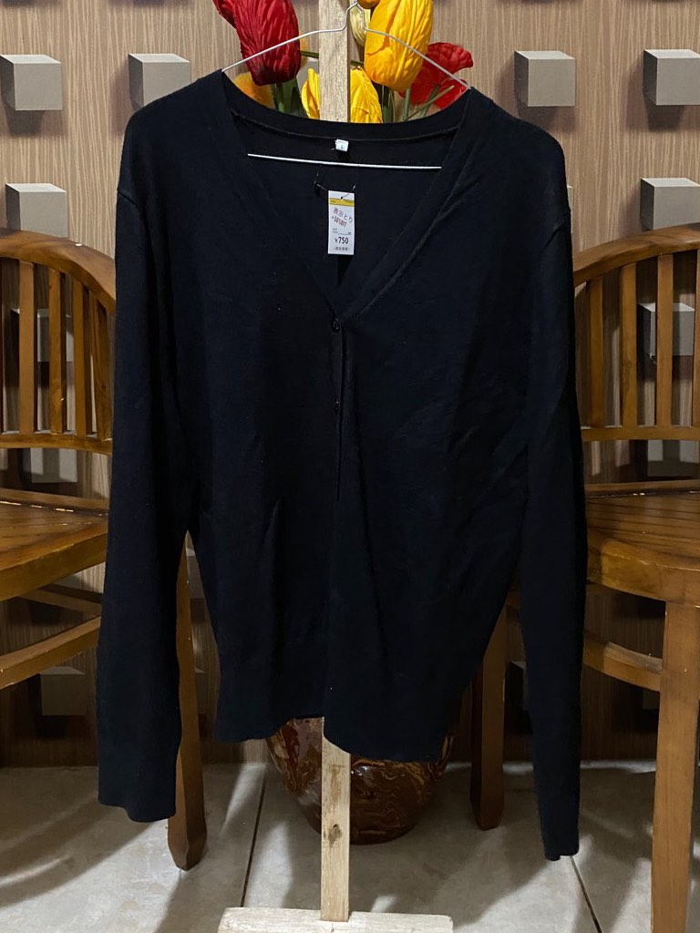 Cardigan hitam bahan mirip CLOSSHI, Fesyen Wanita, Pakaian Wanita, Baju ...