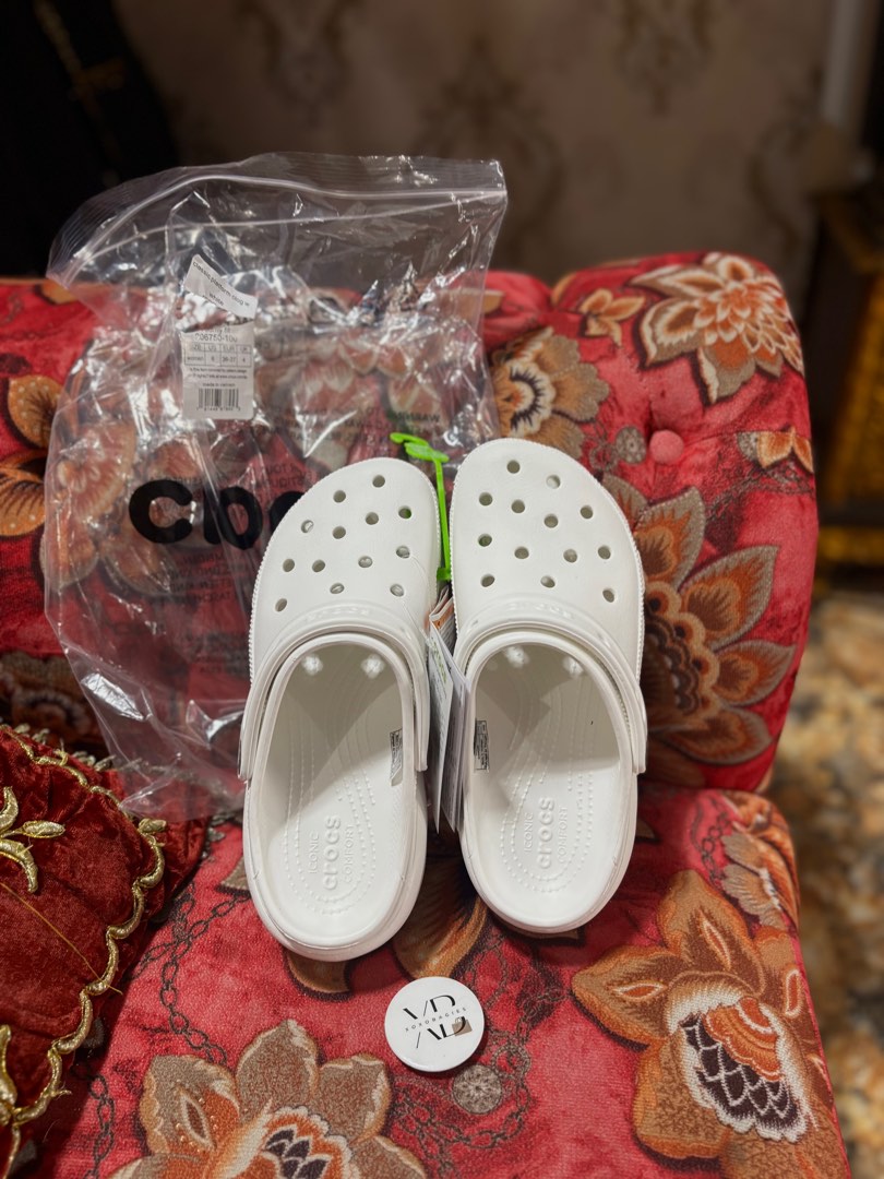 Crocs Classic Bae Clog Sandal wanita Crocs classic Bae Clog platform ...