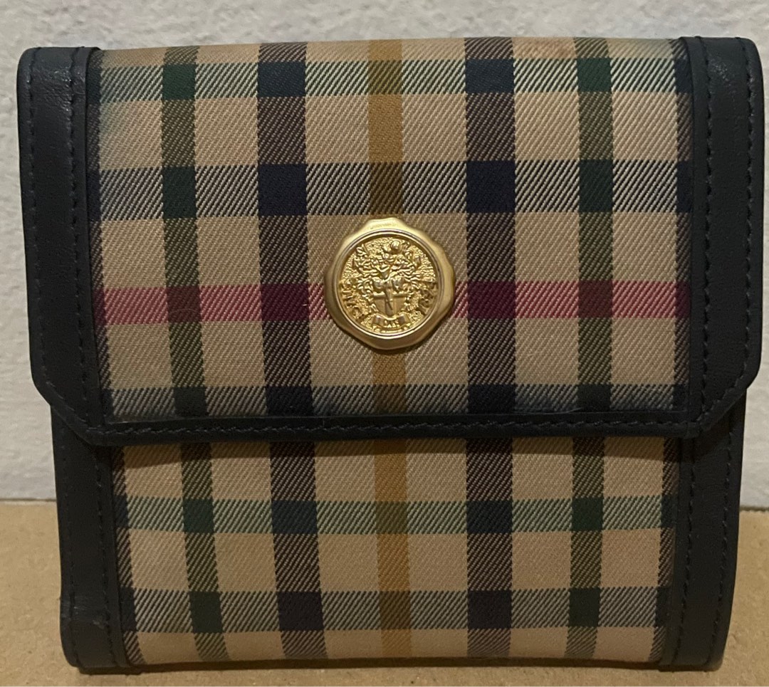 Daks trifold classic small wallet, Luxury, Bags & Wallets on Carousell