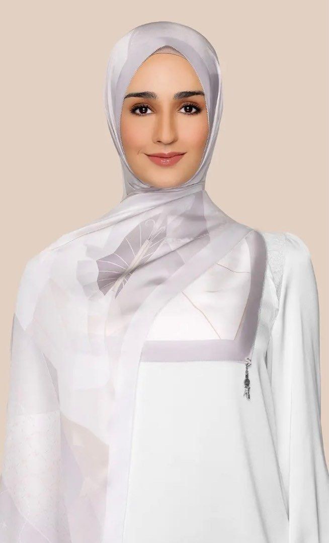 dUCk x Disney Cinderella in Magic Wand, Women's Fashion, Muslimah ...