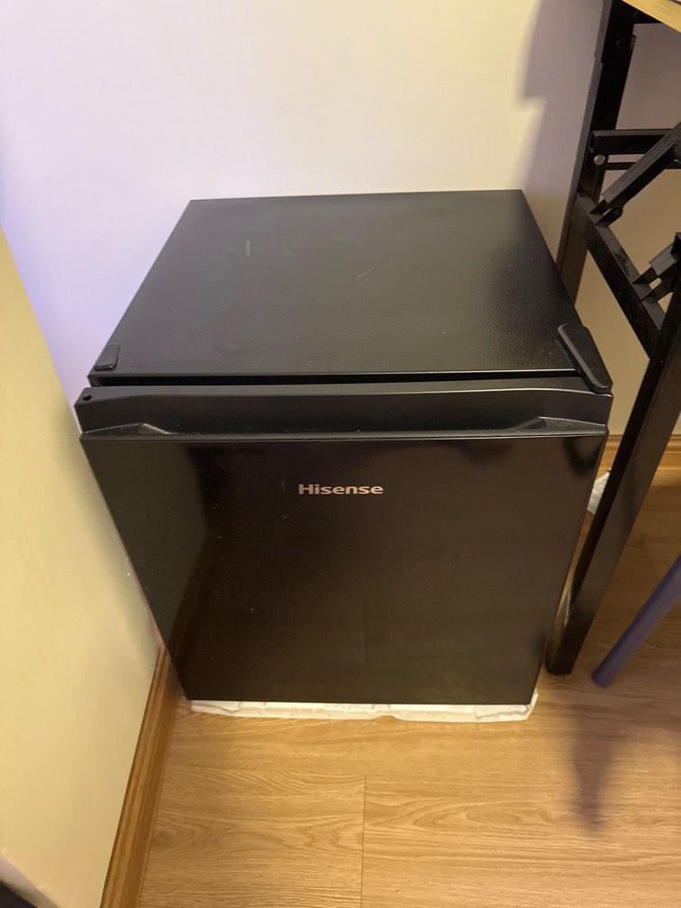 Hisense RR60D4ABN Mini Bar Fridge 60L Refrigerator, TV & Home ...
