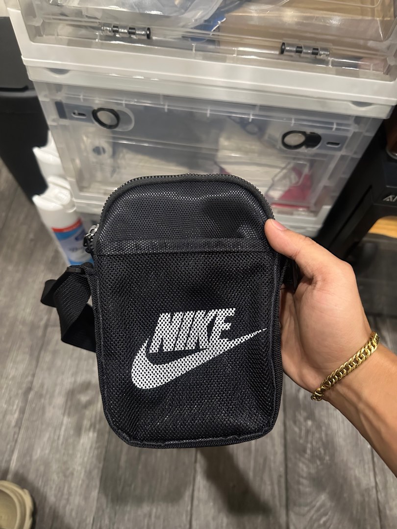 Nike heritage sling bag minimalist design (For phone, Vape, wallets ...