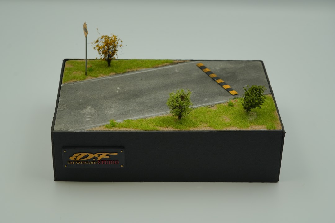 Outdoor Road Scene Diorama Set (Scale 1:64), Hobbies & Toys, Toys ...