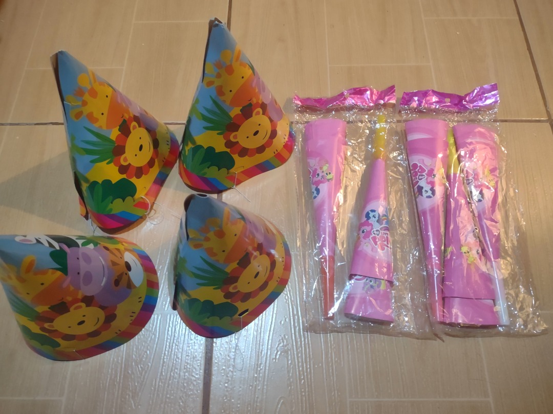 Paper party hats (4), paper party horns (5), Hobbies & Toys, Stationary ...