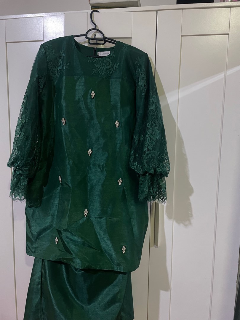 QAAMNIE Iris Kurung, Women's Fashion, Muslimah Fashion, Baju Kurung ...