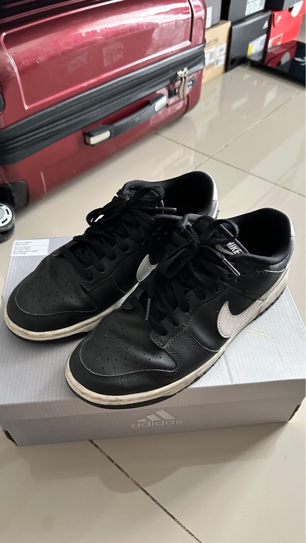 Sepatu nike dunk low retro men, Fesyen Pria, Sepatu , Sneakers di Carousell