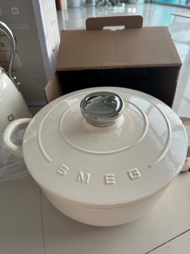 SMEG CERAMIC POT cooking, Furniture & Home Living, Kitchenware ...