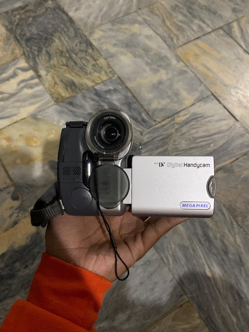 Sony Handycam DCR-TRV22E, Photography, Cameras on Carousell