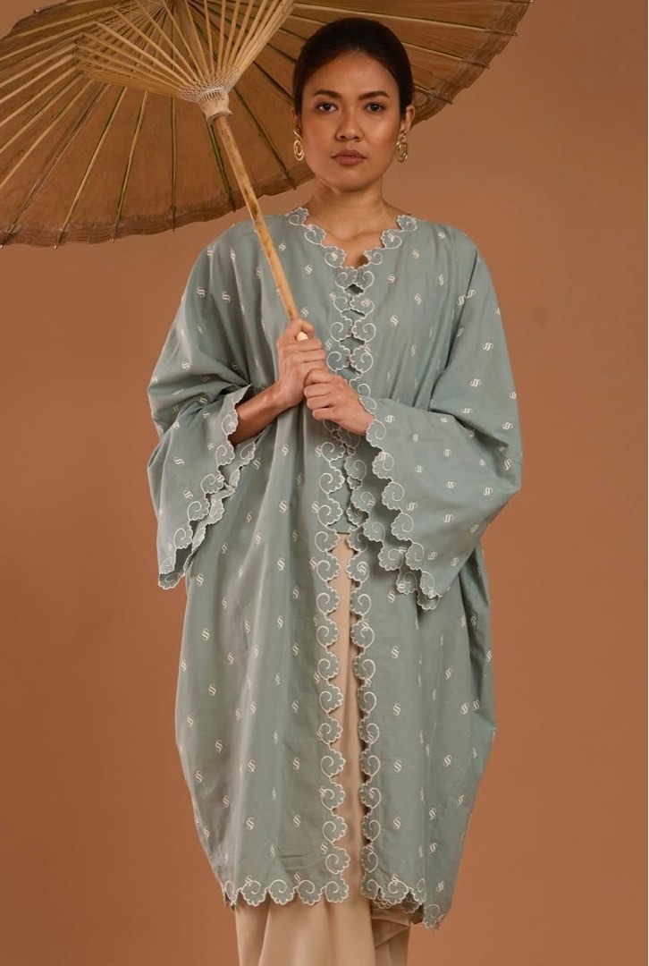 Sueka Sueka oversized SS embroidered kebaya, Women's Fashion, Muslimah ...