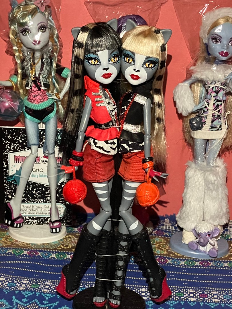 Werecat twins ft/fs, Hobbies & Toys, Toys & Games on Carousell