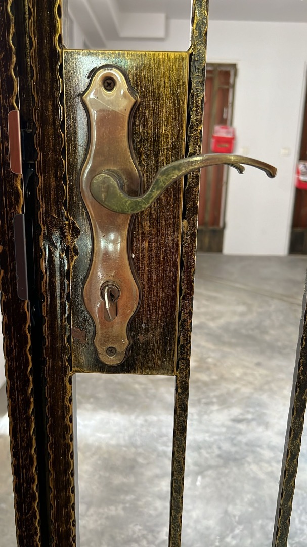 Replacement Of Metal Gate Lock $150 Nett 8877-2255 Jolene, Furniture ...