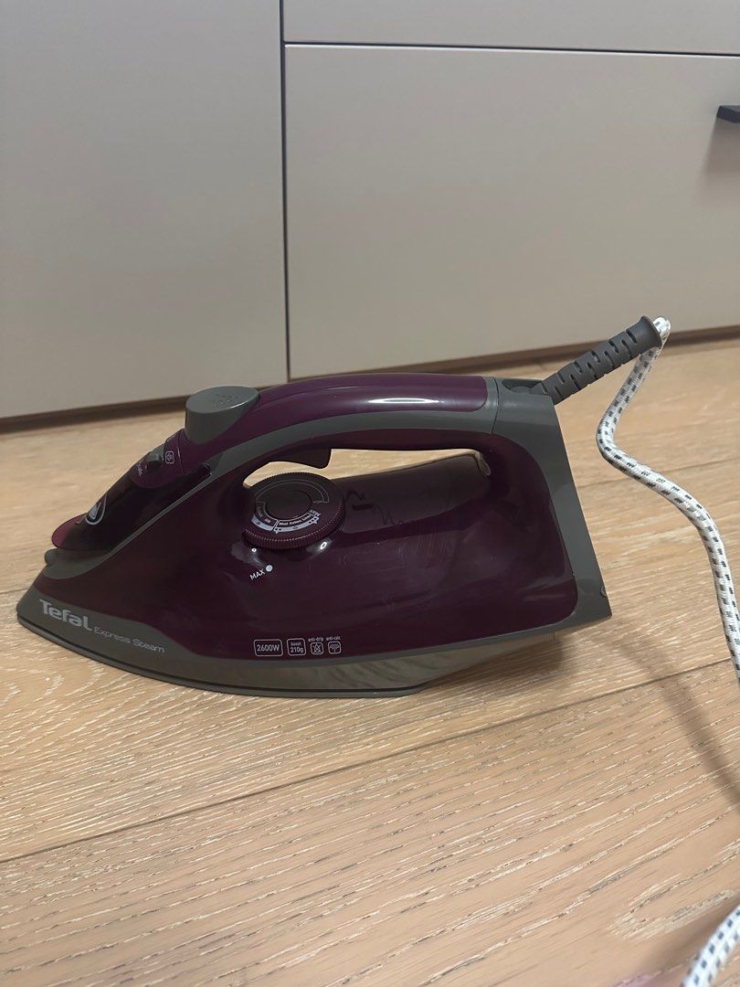 Tefal Express Steam Iron, 家庭電器, 熨斗及掛熨機 - Carousell