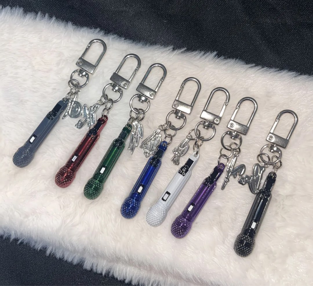 Enhypen mic keychain, Hobbies & Toys, Toys & Games on Carousell