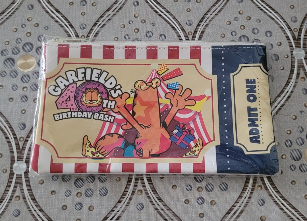 Garfield 40th Birthday Bash Pouch/Case, Hobbies & Toys, Memorabilia ...