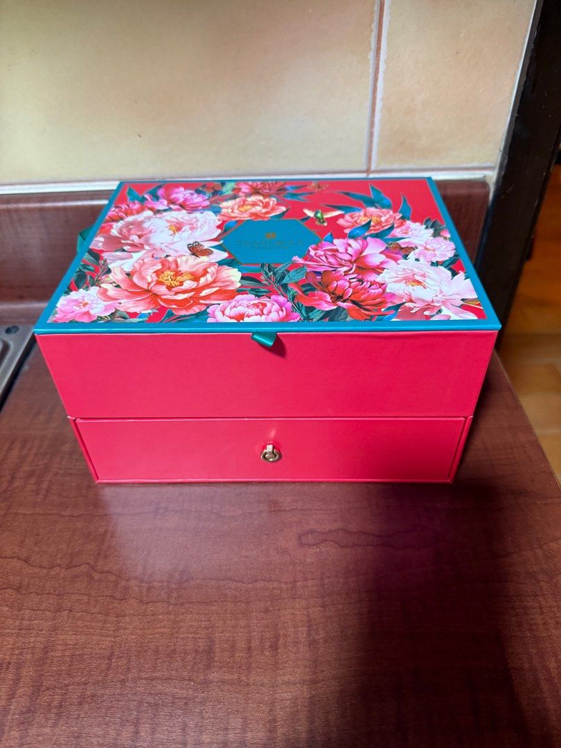 Jewellery Box / MoonCake Box, Women's Fashion, Jewelry & Organisers ...