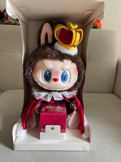 Pop mart Labubu Let’s checkmate queen 吊飾, 興趣及遊戲, 玩具 & 遊戲類 - Carousell