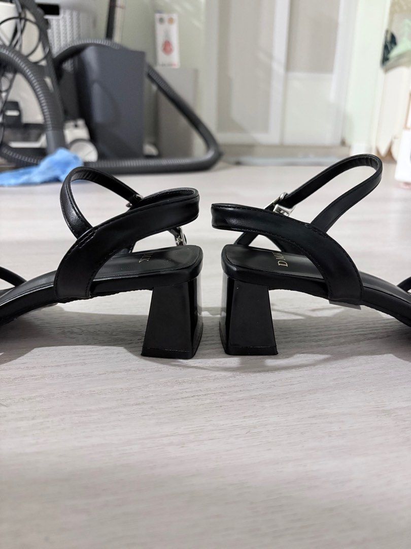 DMK Tyra Black Square Toe Sandals, Women's Fashion, Footwear, Sandals ...