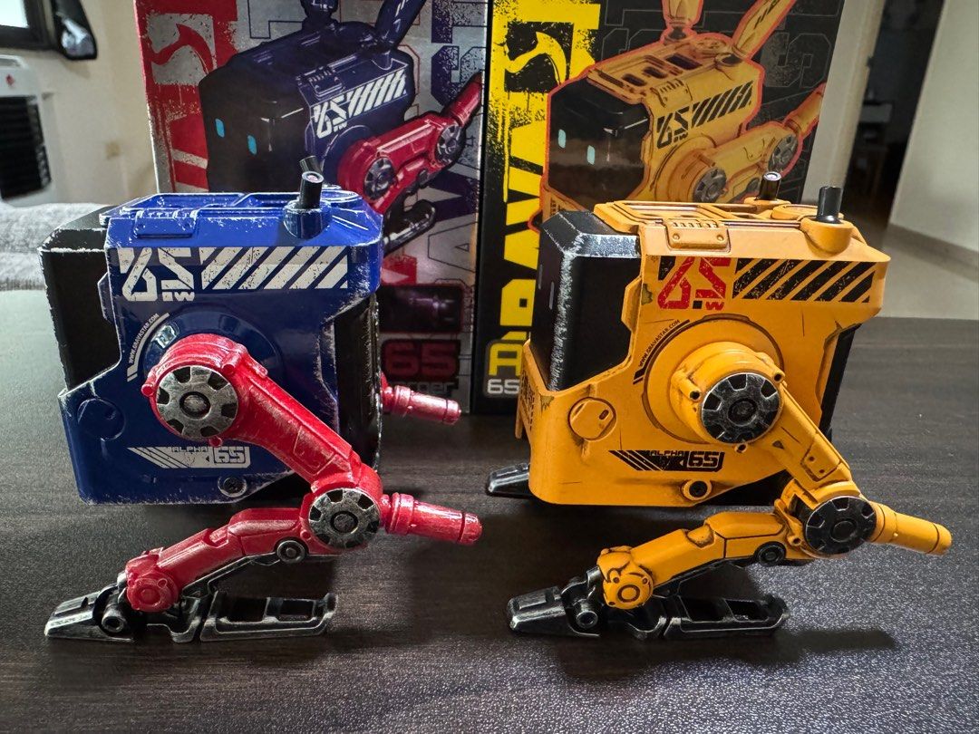 GravaStar Alpha 65 Mecha Charger - Blue & Yellow, Mobile Phones ...