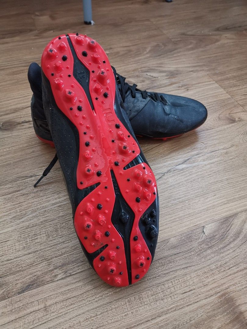 Kipsta Football Boots, Men's Fashion, Footwear, Boots on Carousell