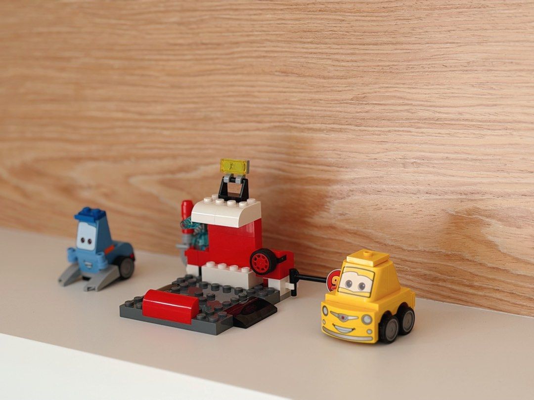 Lego cars 10732 Guido and Luigi's Pit Stop （DSL0126), 興趣及遊戲, 玩具 & 遊戲類 ...