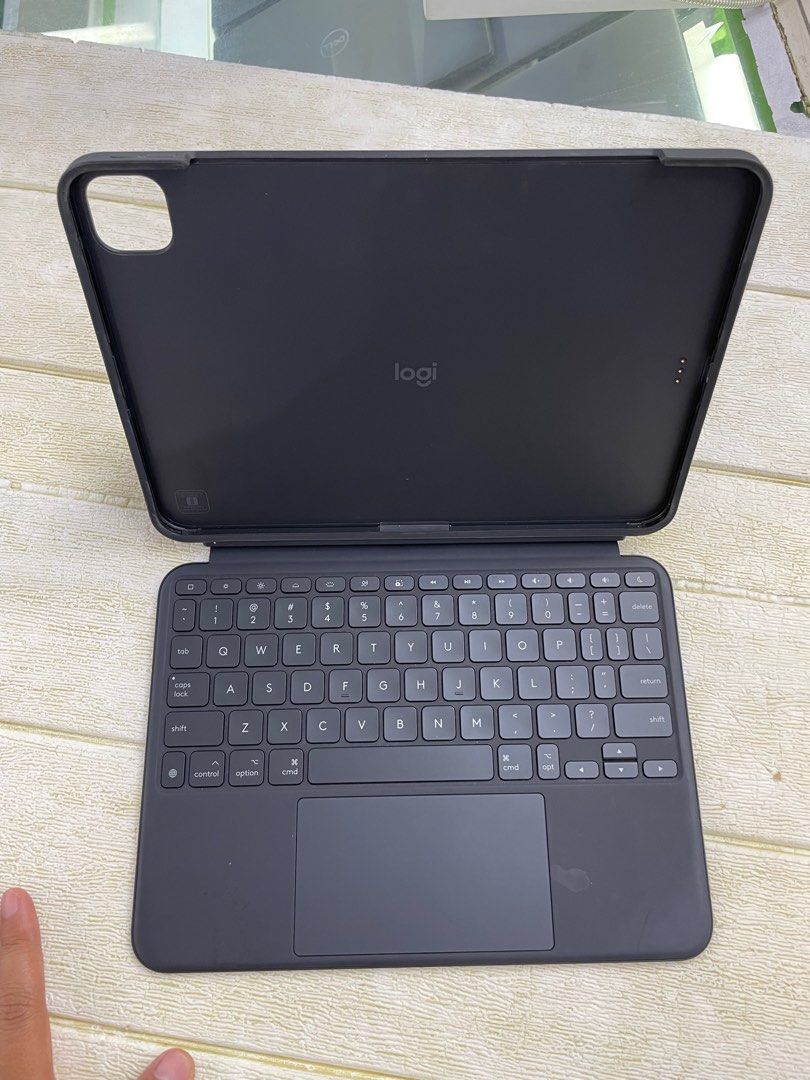 Logitech Combo touch magic Keyboard ipad pro M4 original logitech second like new, Telepon ...
