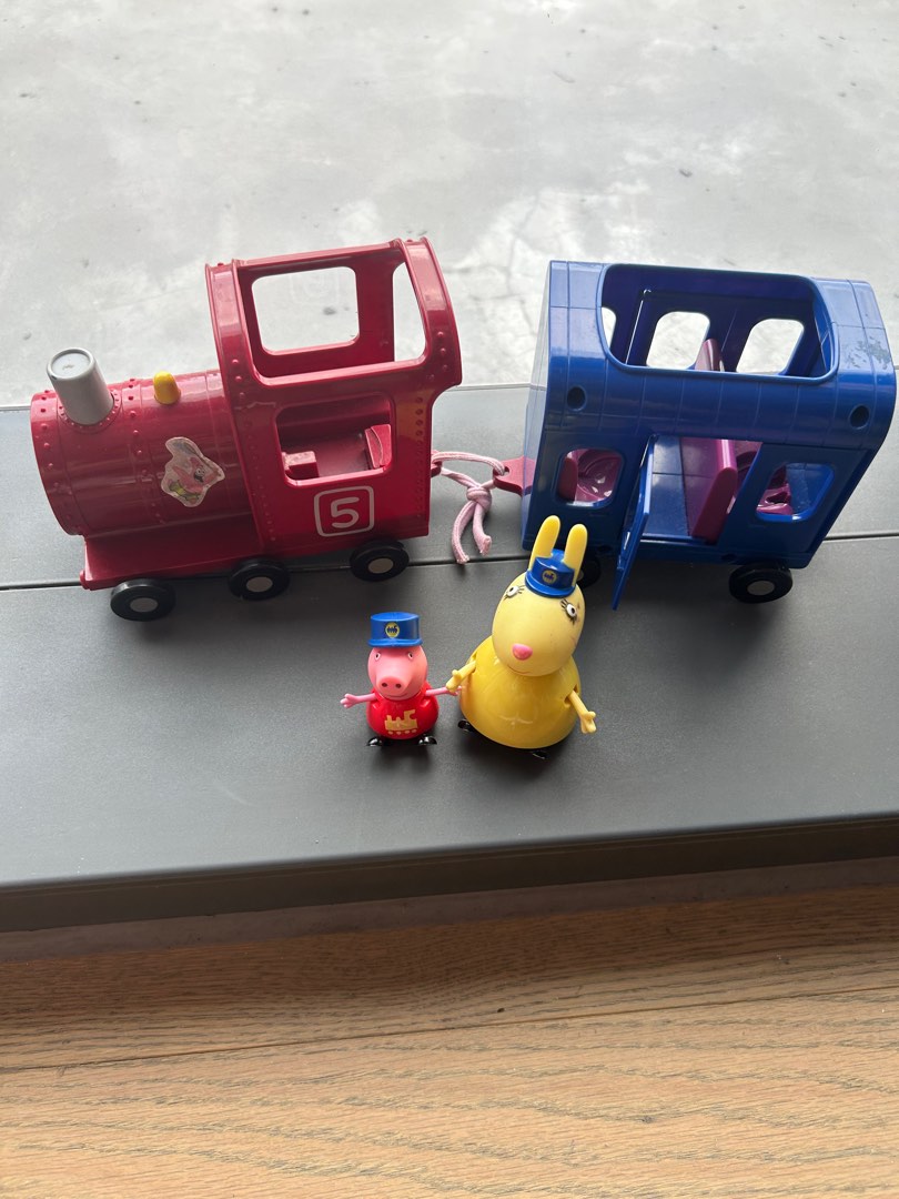 Peppa Pig Train Set with Figures, Hobbies & Toys, Toys & Games on Carousell