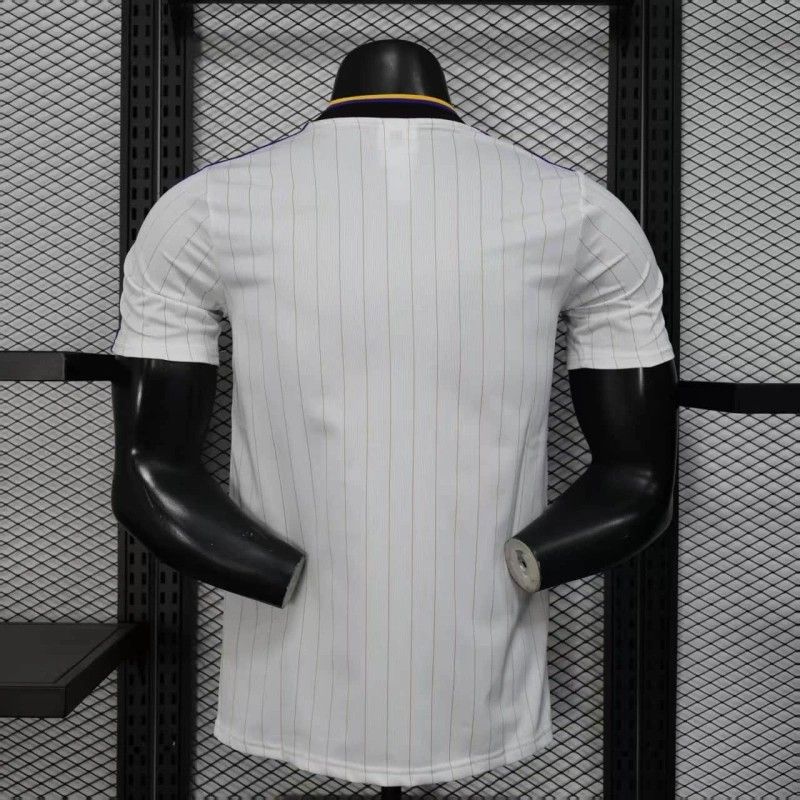 MANCHESTER UNITED 25/26 WHITE TERRACE ICONS, Men's Fashion, Activewear ...