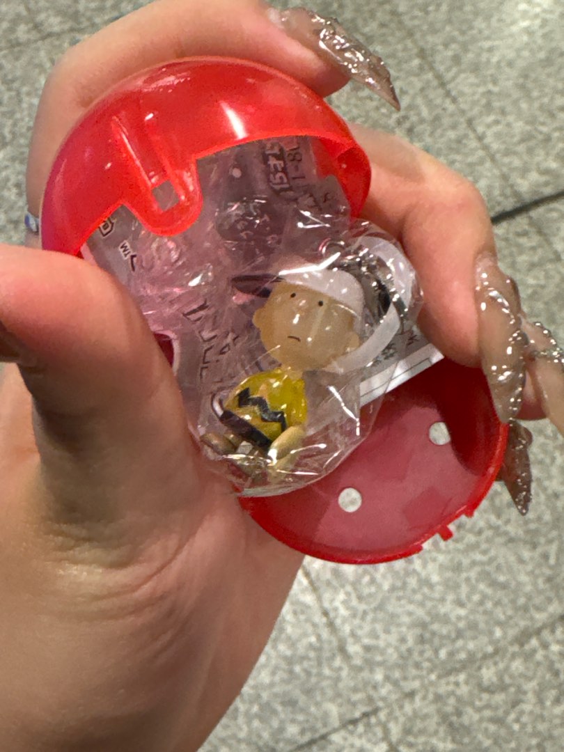 Peanuts snoopy gacha Gashapon Keychain - Charlie Brown, Hobbies & Toys ...