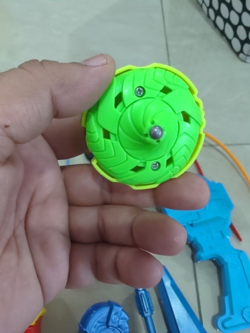 Beyblade Burst Set - Multiple Beyblades & Launchers, Hobbies & Toys ...