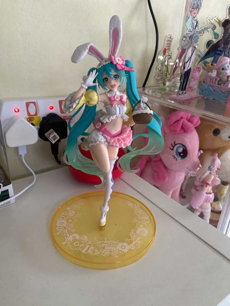Hatsune Miku spring ver figure, Video Gaming, Gaming Accessories ...