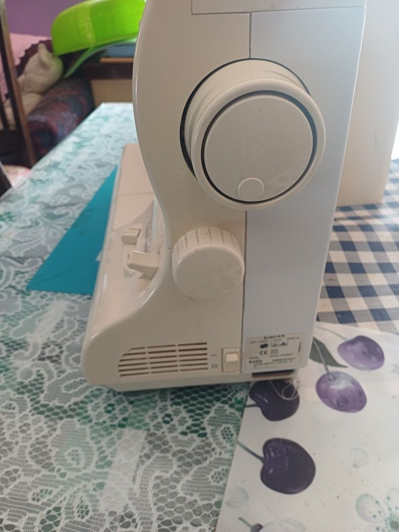 Singer Sewing Machine Model 6423, TV & Home Appliances, Other Home ...