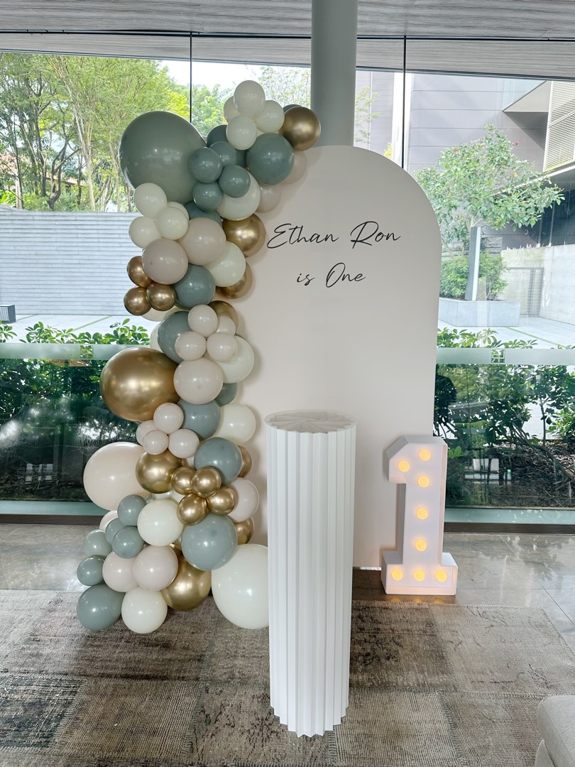 Balloon party/Curtain Balloon Garland Backdrop / Fully Customisable ...