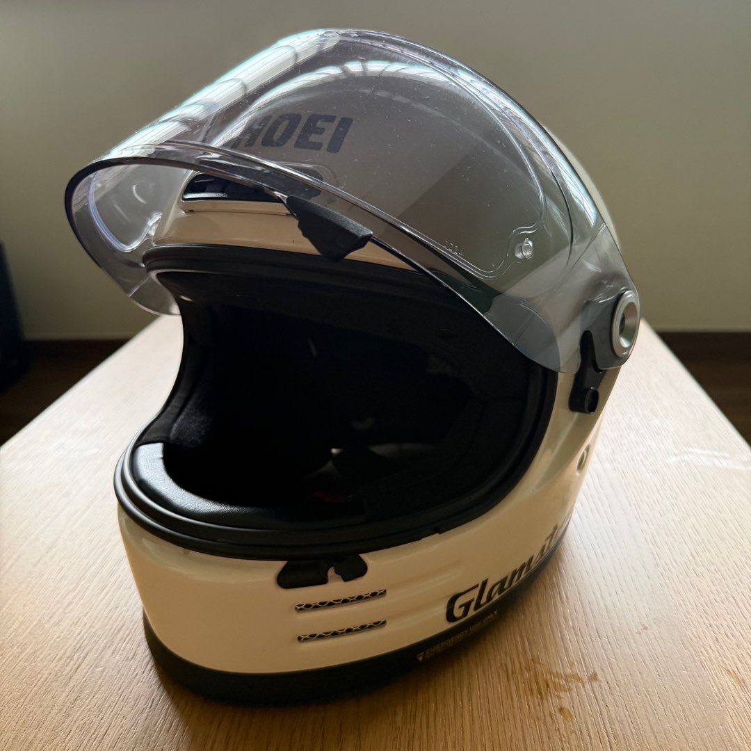 Shoei Glamster white, Motorcycles, Motorcycle Apparel on Carousell