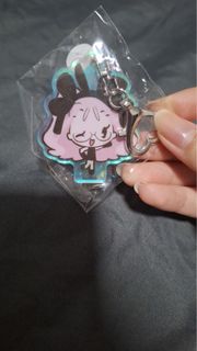 Alien stage Hyuna Acrylic Keychain, Hobbies & Toys, Memorabilia ...