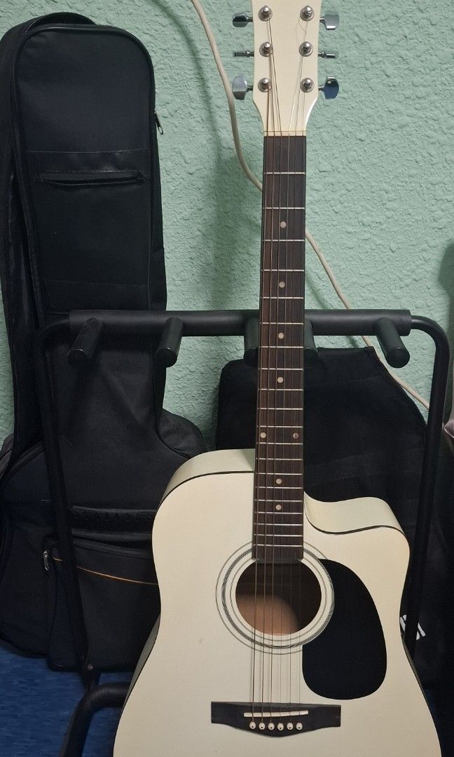 Solid Fina Acoustic Guitar - White, Hobbies & Toys, Musical Instruments ...