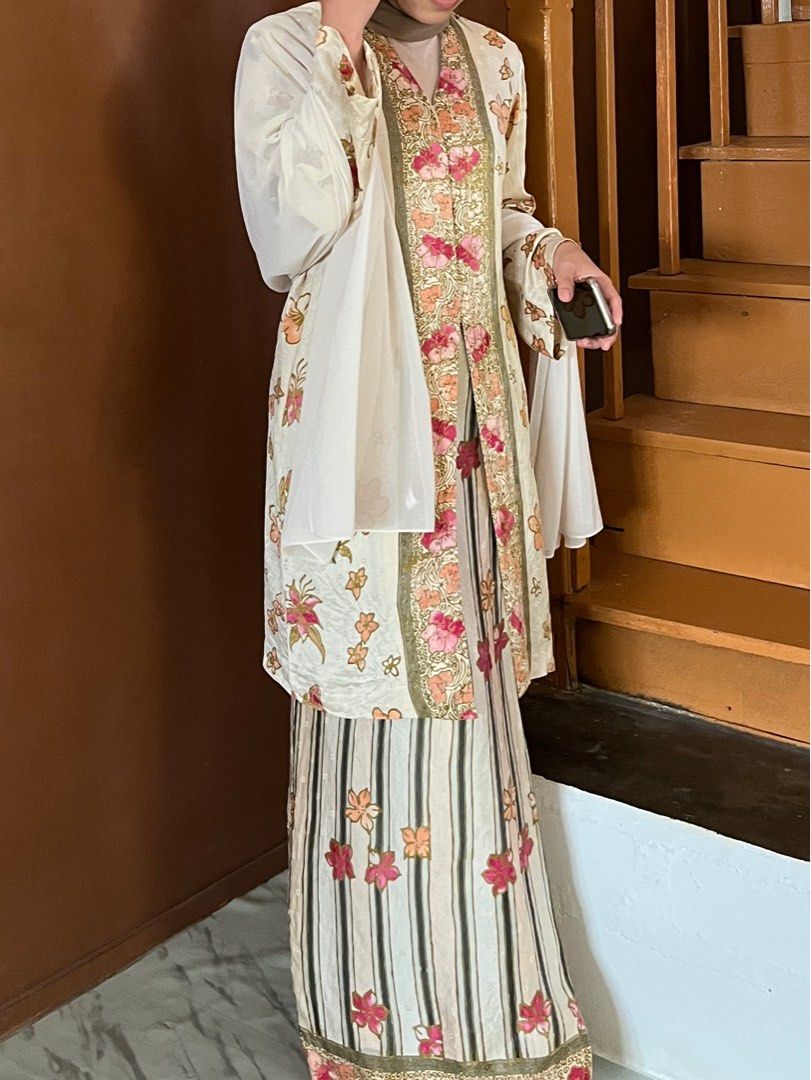 FOR RENT | Long Kebaya M sized, Women's Fashion, Muslimah Fashion, Baju ...