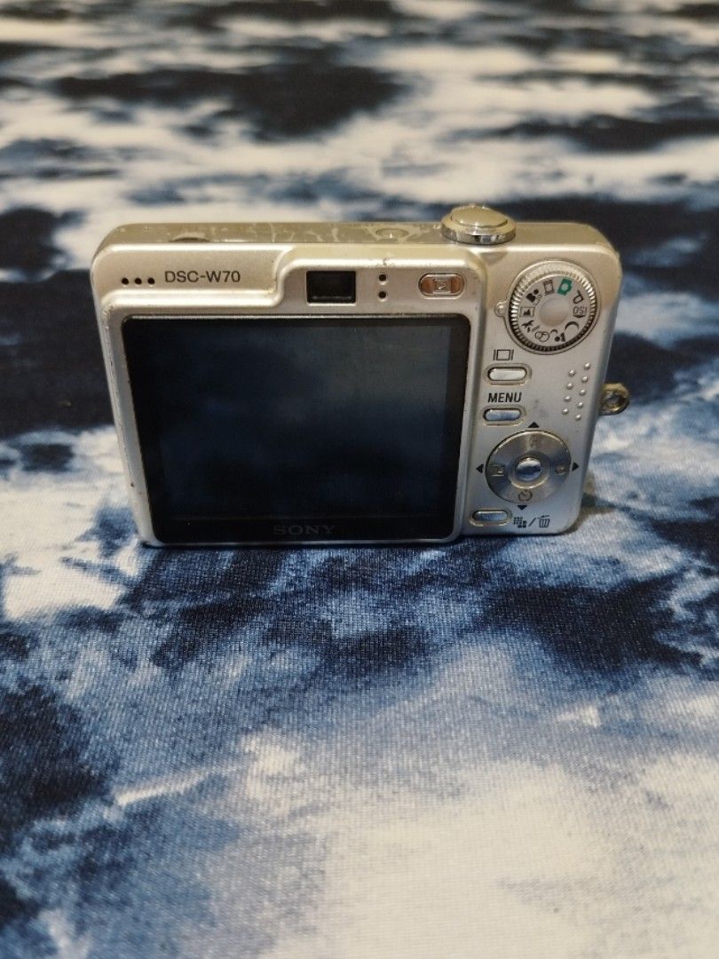 Sony Cyber-shot DSC-W70 Digital Camera, Photography, Cameras on Carousell