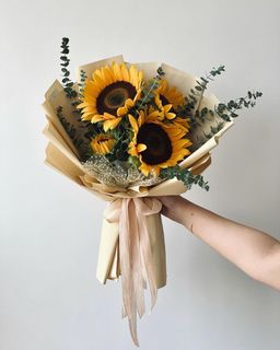 3 stalk Sunflower and 6roses fresh bouquet |Premium fresh bouquet ...