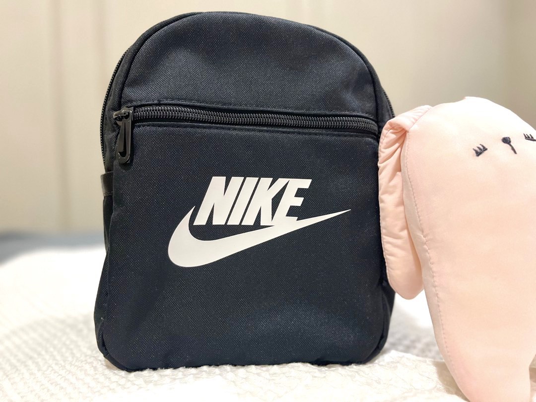 Nike Sportswear Futura 365 Mini Backpack, Women's Fashion, Bags ...