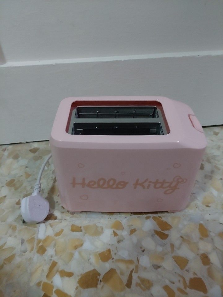 Russell Taylors Hello Kitty Toaster - Model T1, TV & Home Appliances ...