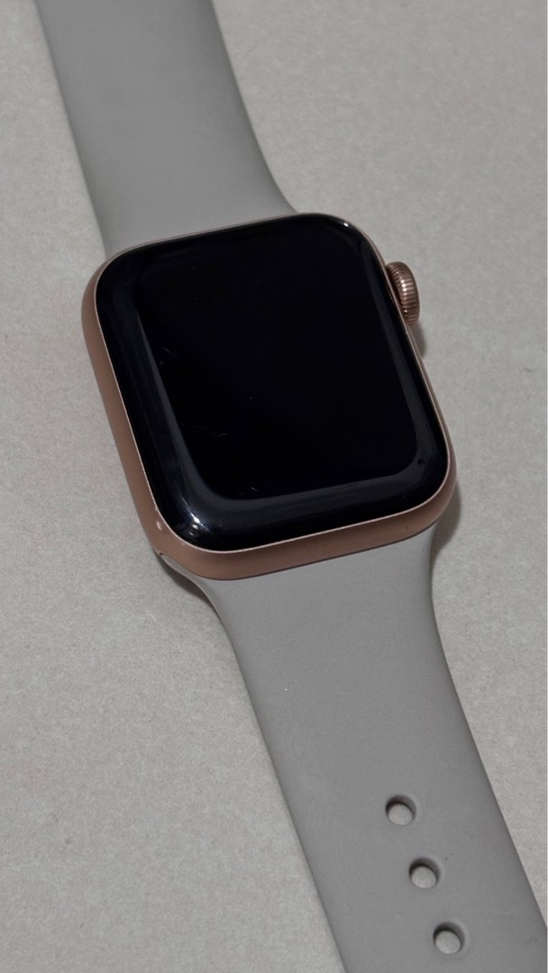 Apple Watch SE 40mm Gold (GPS) – Excellent Condition, Mobile Phones ...