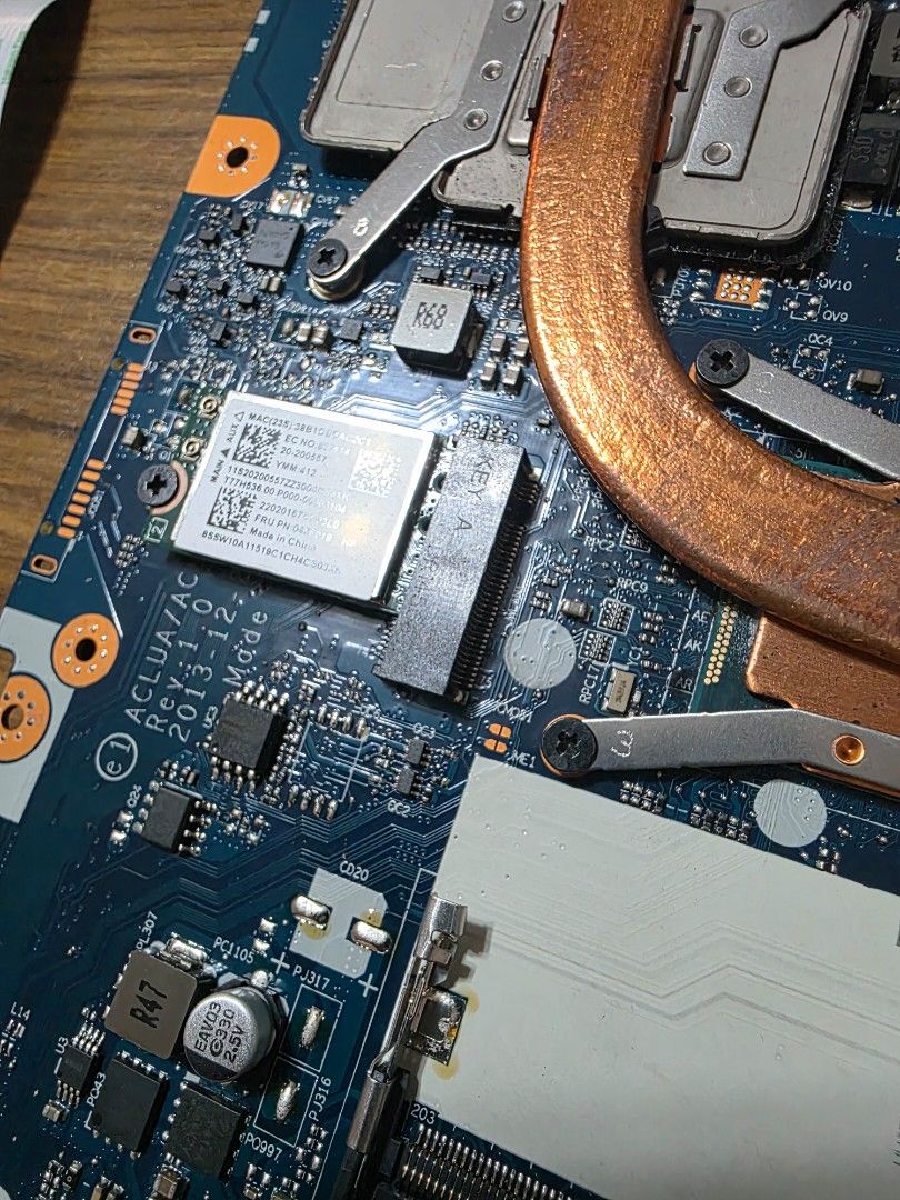 Lenovo Z50-70 innards. Motherboard and other internal components ...
