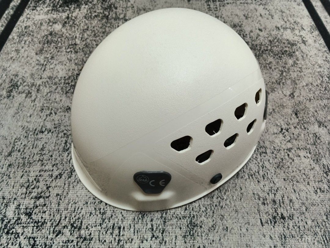 Petzl Ecrin Roc Helmet - White, Sports Equipment, Hiking & Camping on ...
