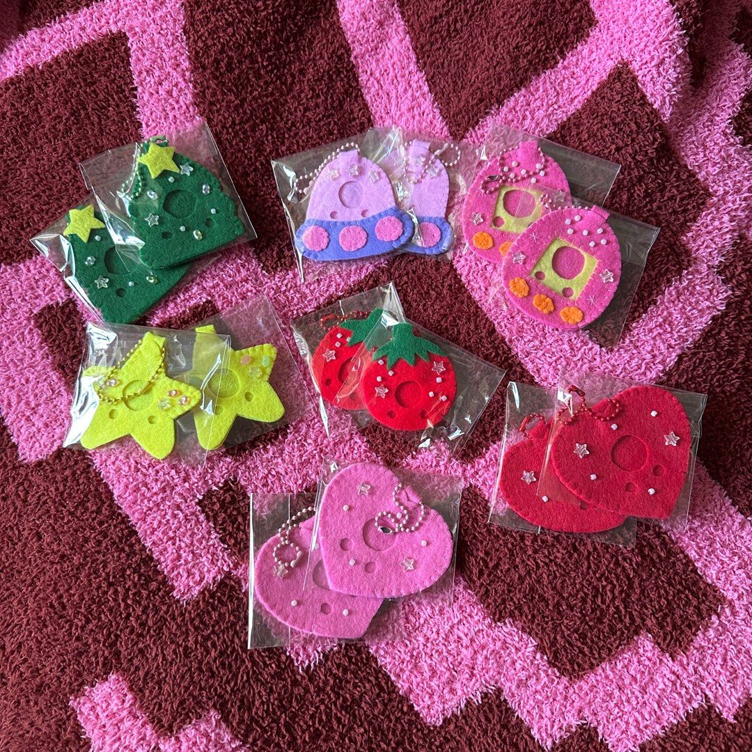 Sylvanian Families Costume Keychains, Hobbies & Toys, Stationery ...